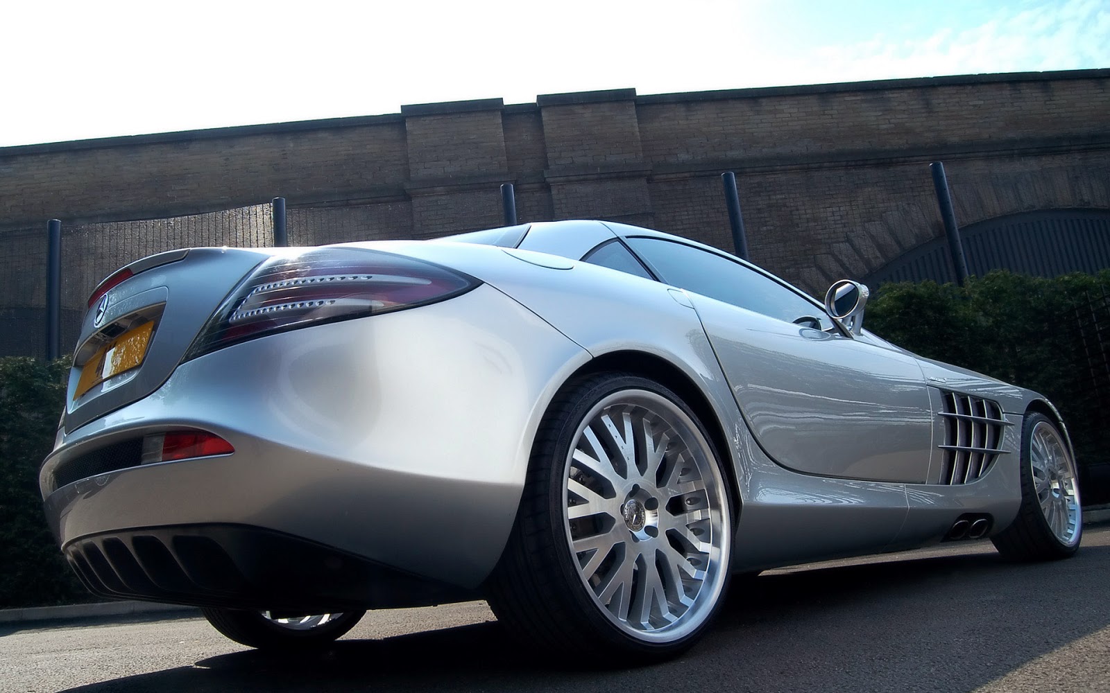 TOP HD WALLPAPERS: HIGH DEFINITION CAR WALLPAPERS