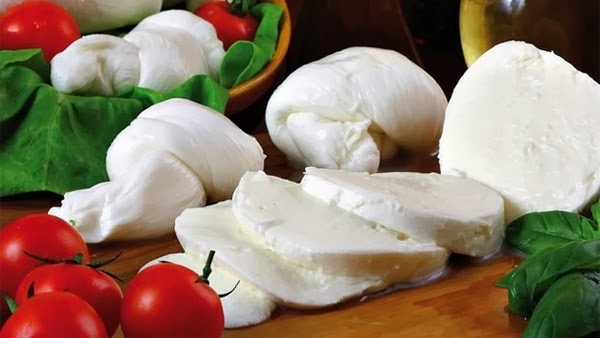 Mozzarella from Naples: Italian Cuisine Good Enough to Eat ...