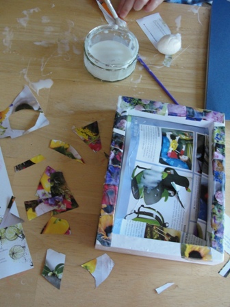 Sun Hats & Wellie Boots: Decoupage Picture Frame - Recycling with Magazines