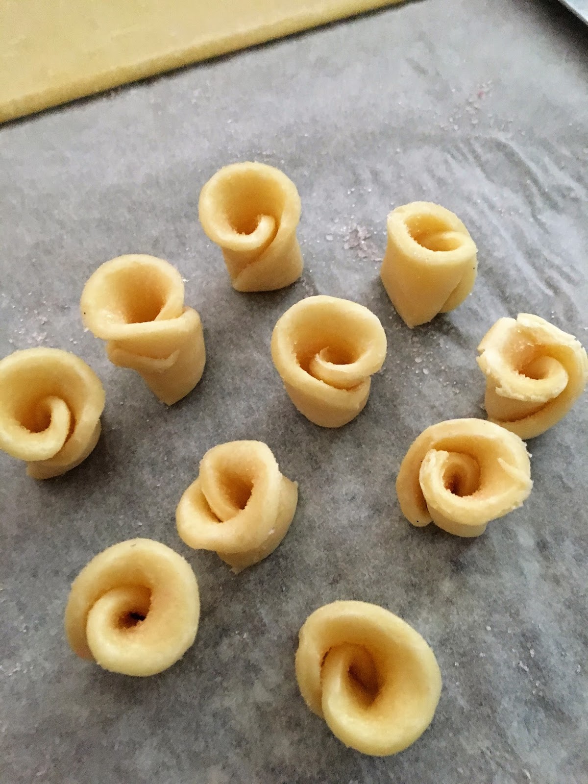 A Tray of Bliss: A Homespun Year....Shortcrust Pastry Rosettes...