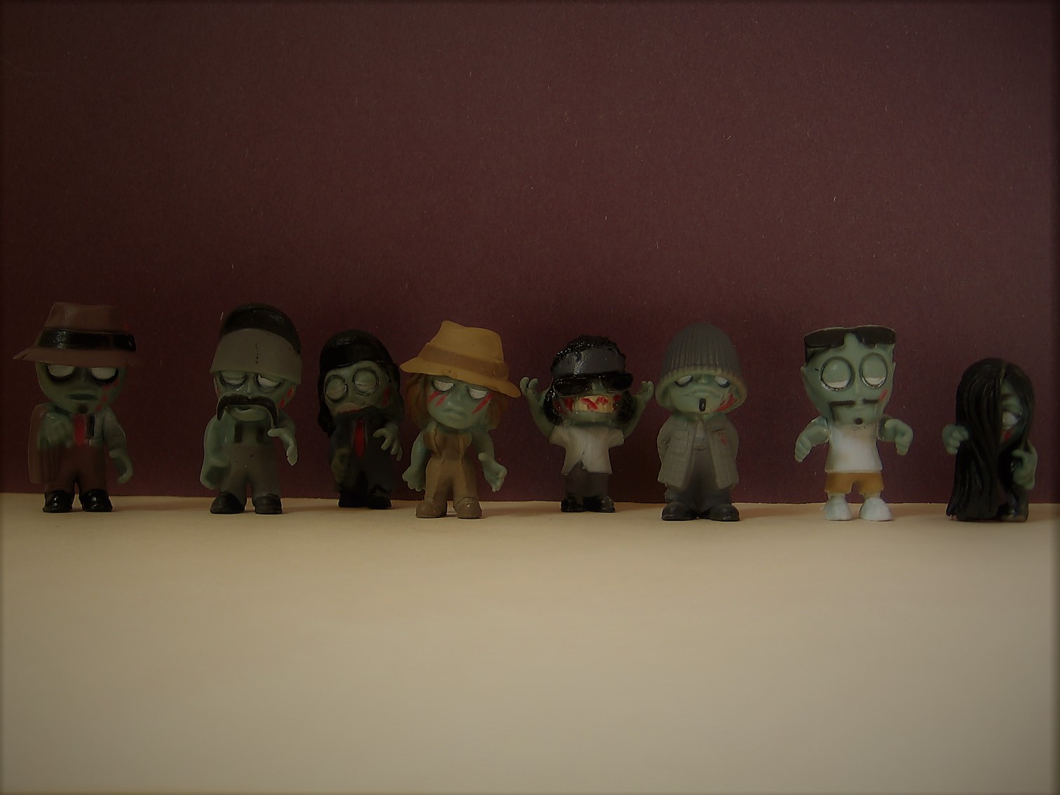 Ye-Olde-Site-of-Curiosities: Eight Zombies Hombre and Mujers