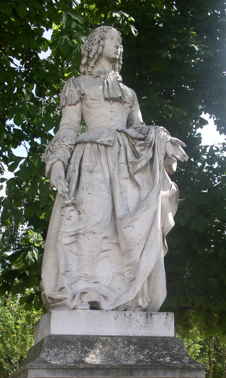 From Paris with Love: Queens of France and Famous Women in Luxembourg ...