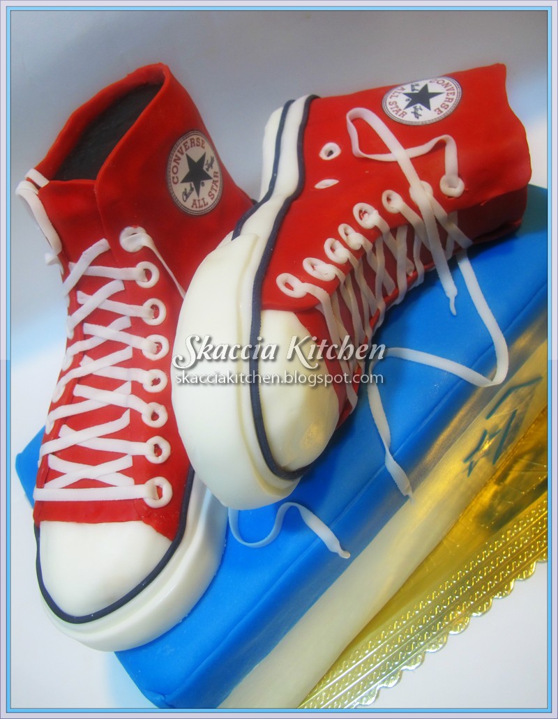 SKACCIA KITCHEN: Converse Birthday Cake