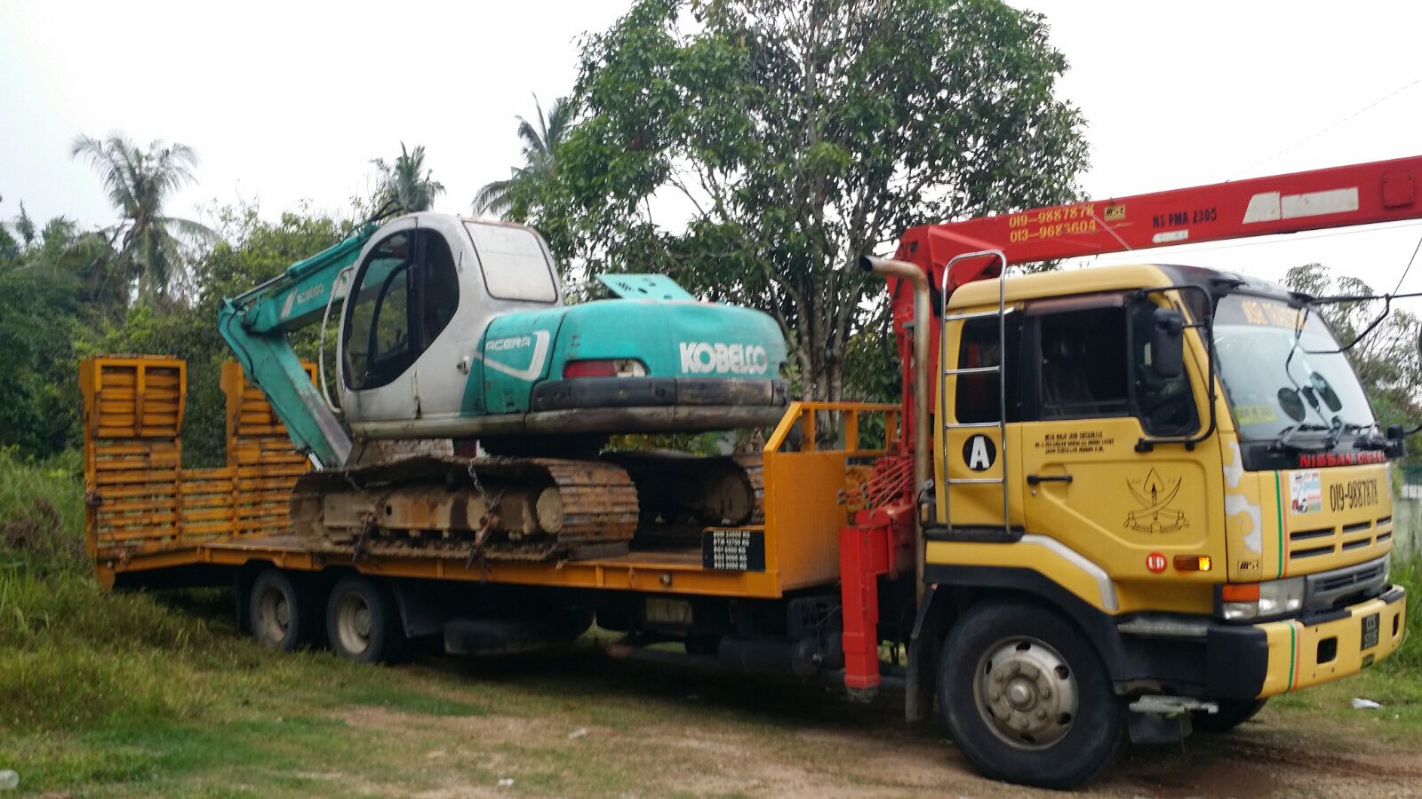 Lori Kren Service: Lori Kren mentakab Self loader kren