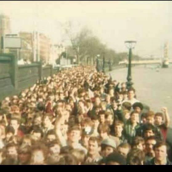Football Hooligan Pictures: Spurs en route to Chelsea 1982