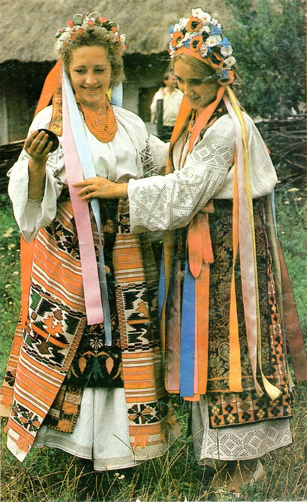 FolkCostume&Embroidery: Poltava style cutwork embroidery, Ukraine