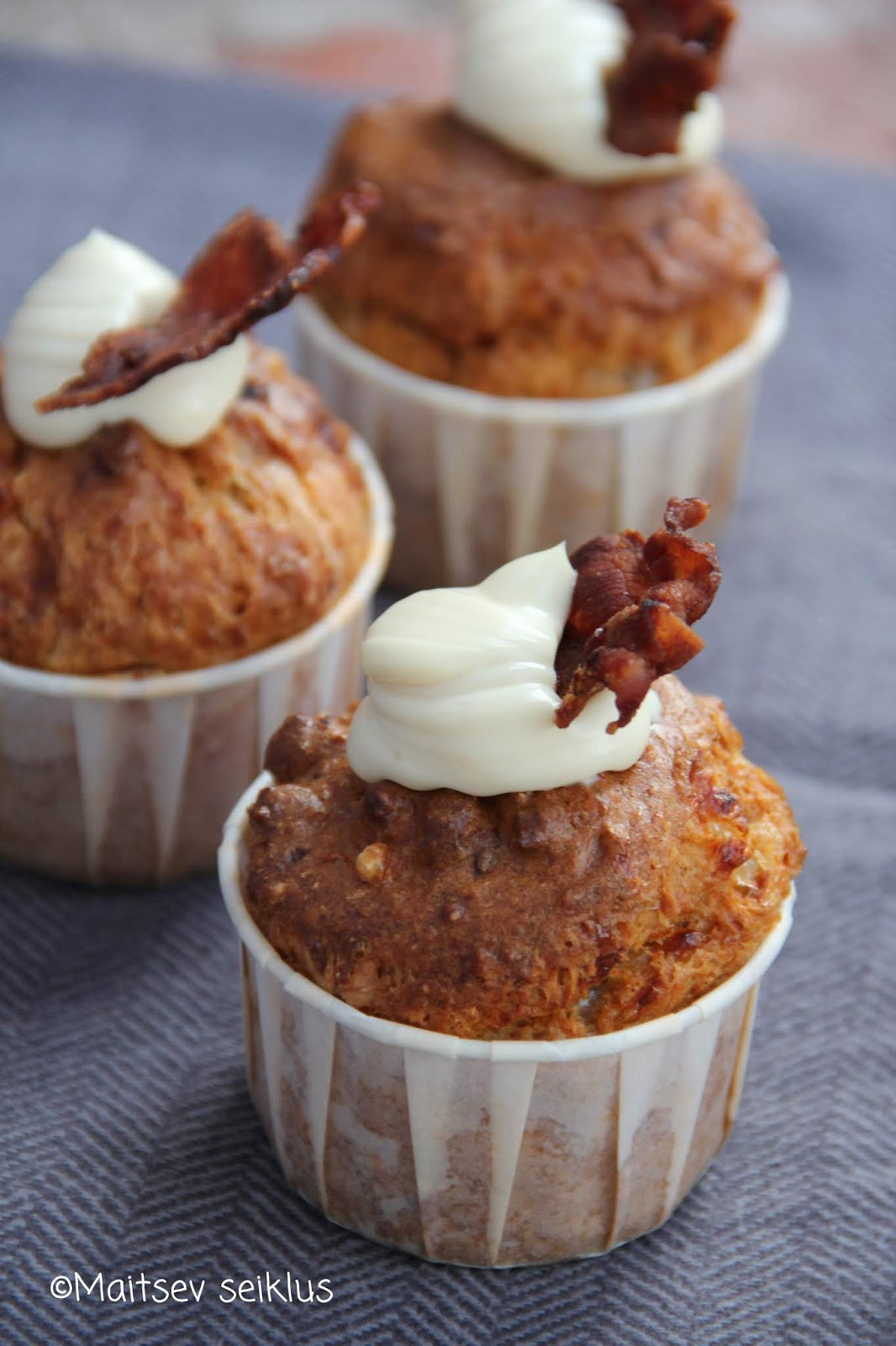 Soolased muffinid juustu ja peekoniga