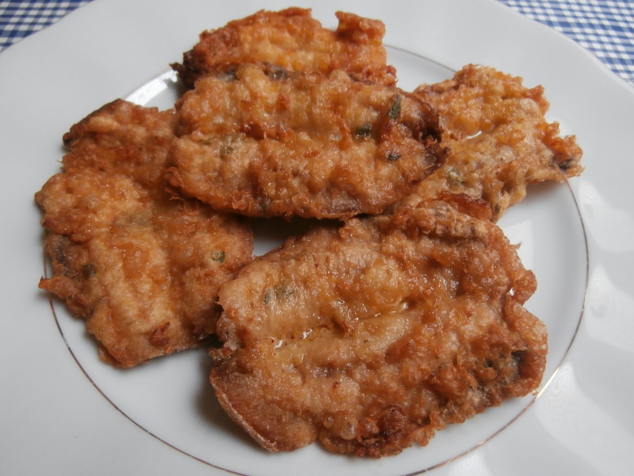 Filetes de sardinas rebozadas con ajo y perejil