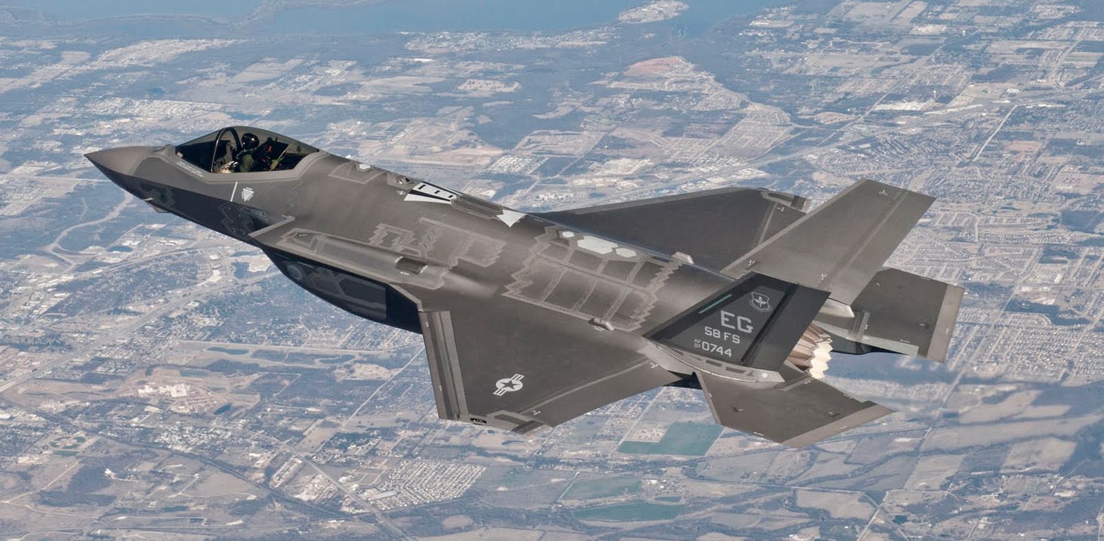 デジタルガジェット備忘録: F-35A先行量産機の初飛行