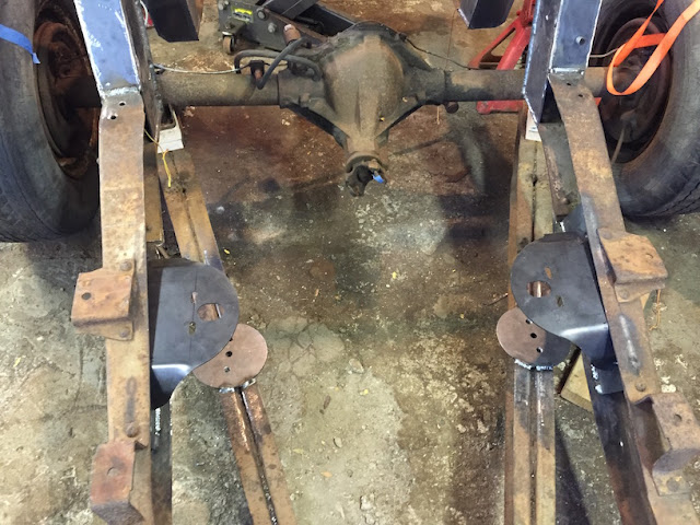 66 C10: Rear bag mount install