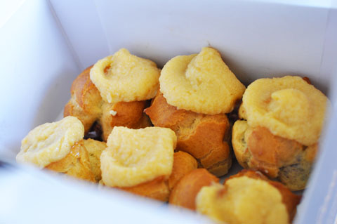 the roaming belly: hawai'i: infamous coco puffs at liliha bakery