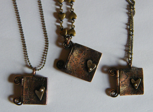 Kerfuffle: Oh, I'm sooo bad at keeping up with my blogspot and website!