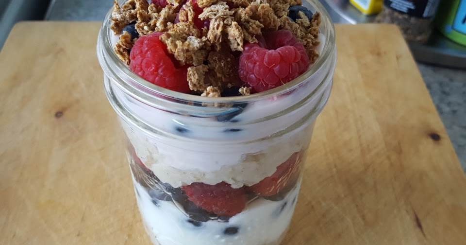 Suzanne's Kitchen : Blueberry raspberry oatmeal parfait Simply Filling