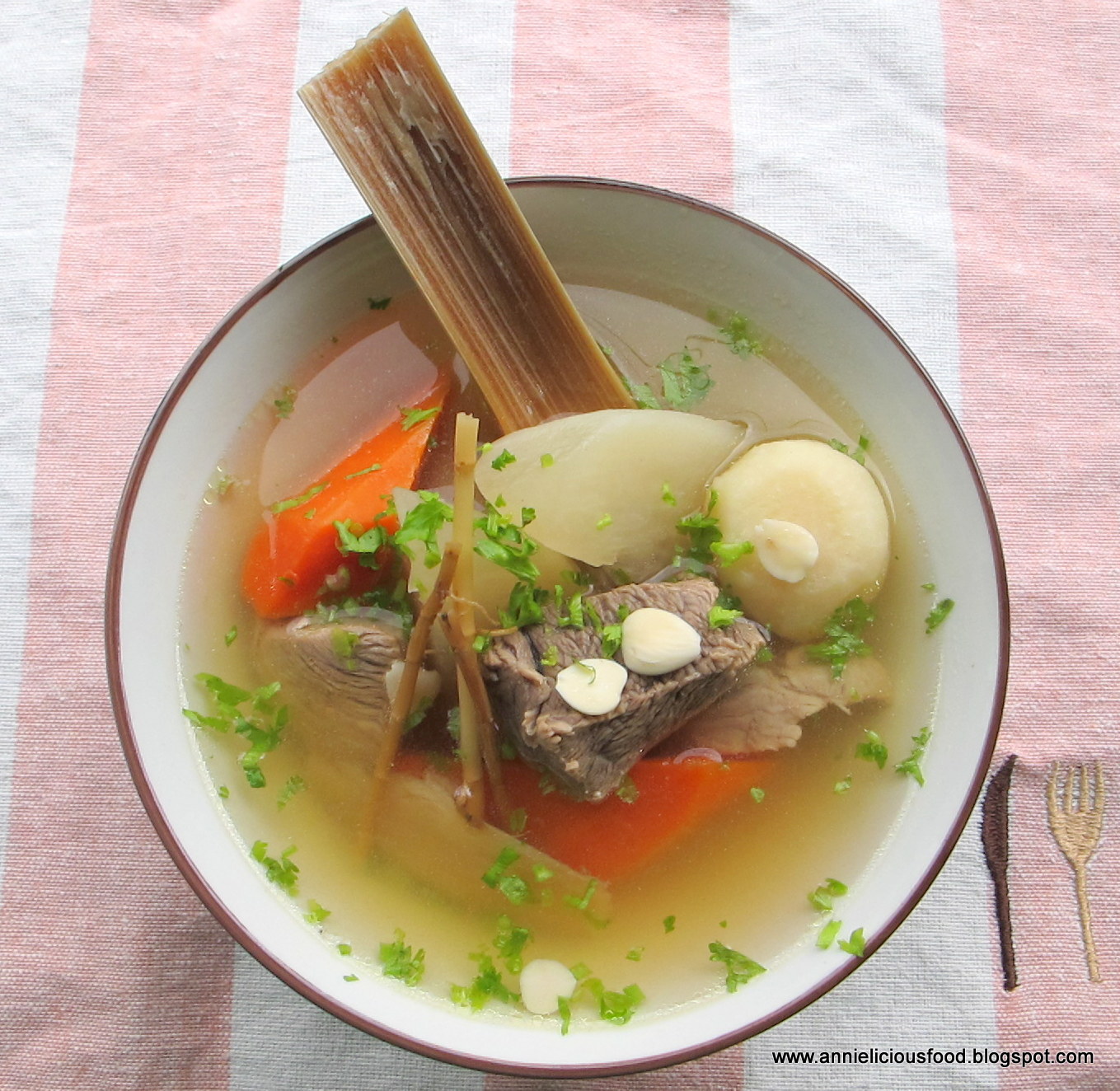 Annielicious Food: Beef Soup with White Radish & Waterchestnut (萝卜马蹄牛肉汤）
