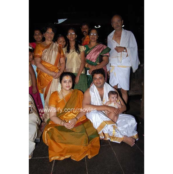 Ramfeelz: Actress Meena daughter's choroonnu stills,meena baby photos ...