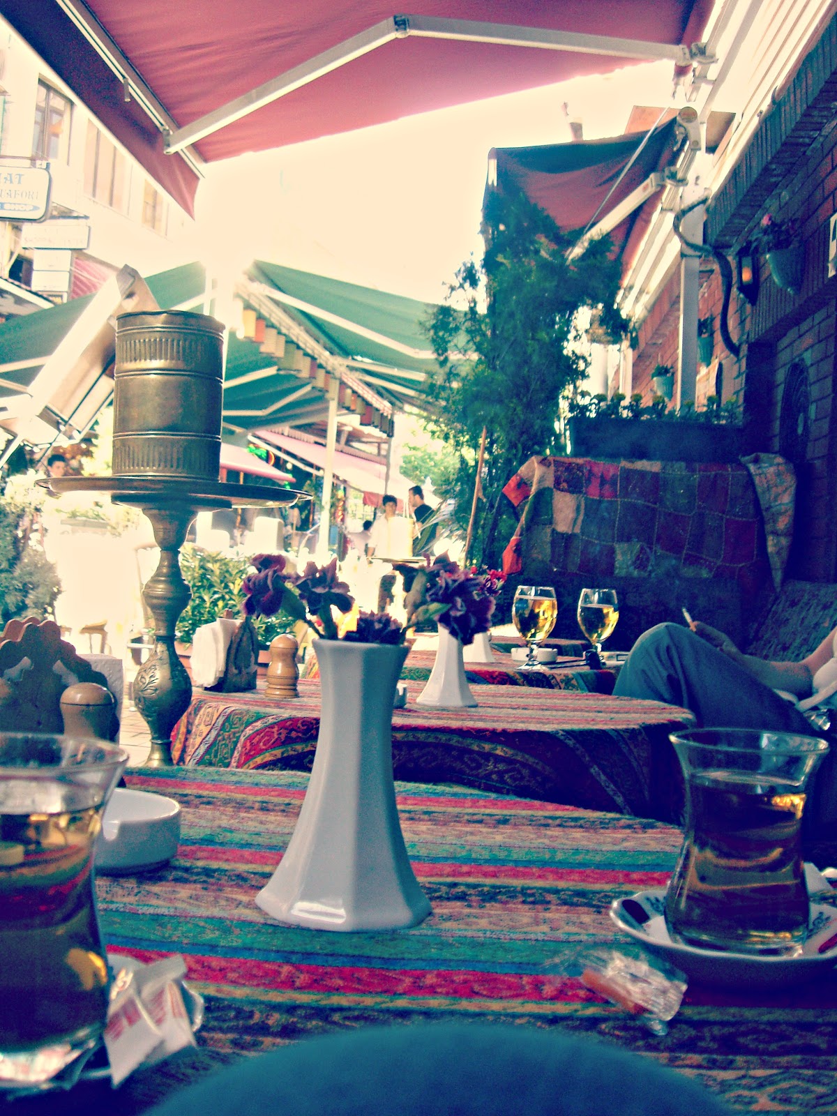 Istanbul: Tea, Hookah, and Shopping in the Grand Bazaar!