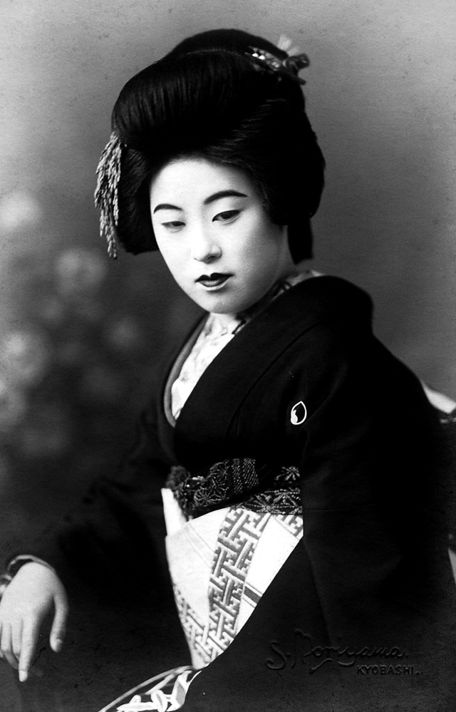 Shimada Hairstyle: The Lovely Traditional Hairdo of Japanese Women ...