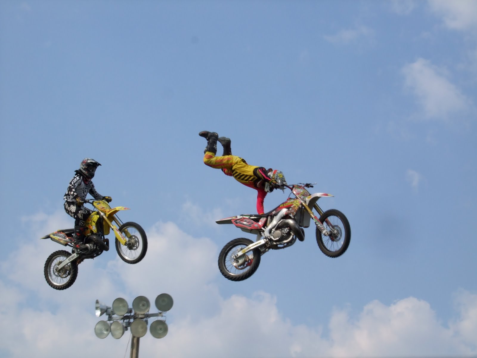 Acrobacias al extremo ~ Revoluciones Por Minuto