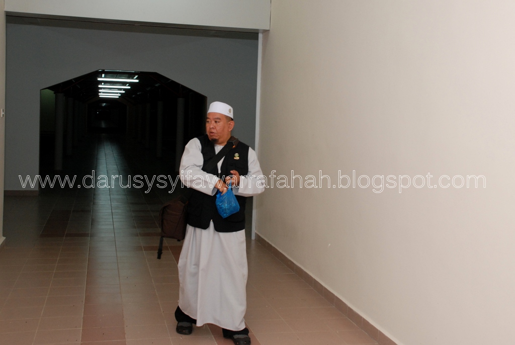 DARUSYSYIFA' WARRAFAHAH: MERAWAT BANGUNAN SEKOLAH MENENGAH RIMBA II