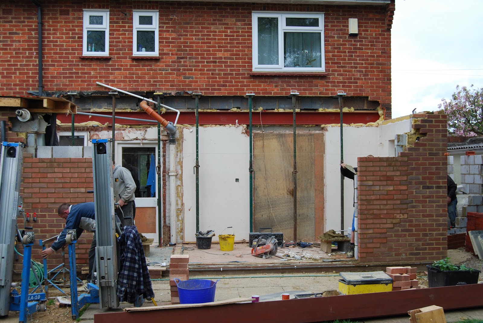 Beginner's Guide to Building a House Extension: Day 29 (39) - Bricks ...