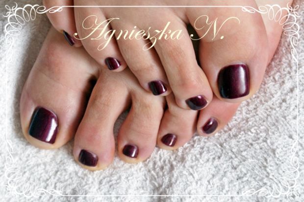 Paznokcie Agnieszki: Hybryda na stopach.