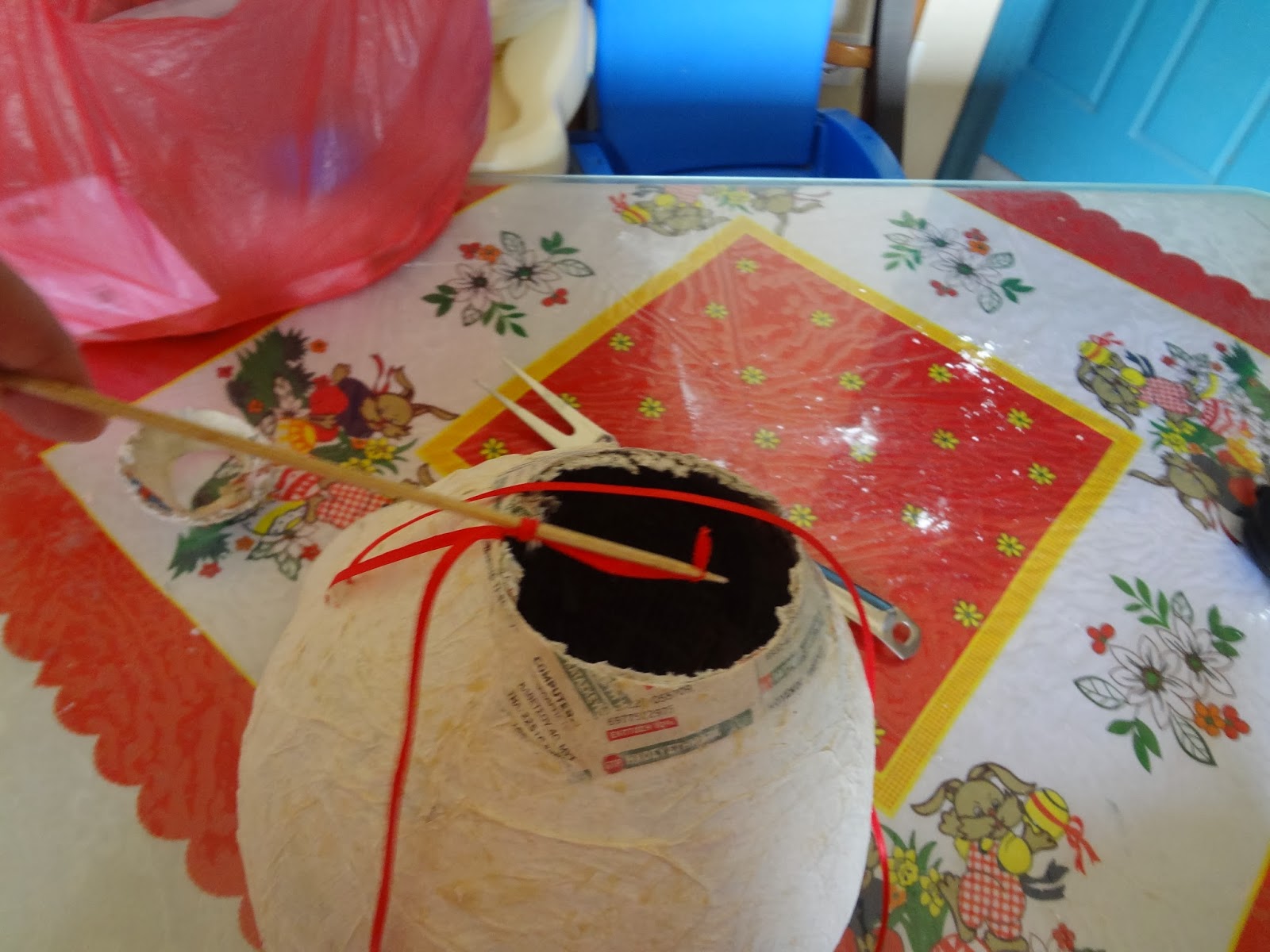 Demi's Art Attack: Πως να φτιάξετε μια πινιάτα Μέρος A (How to make a ...