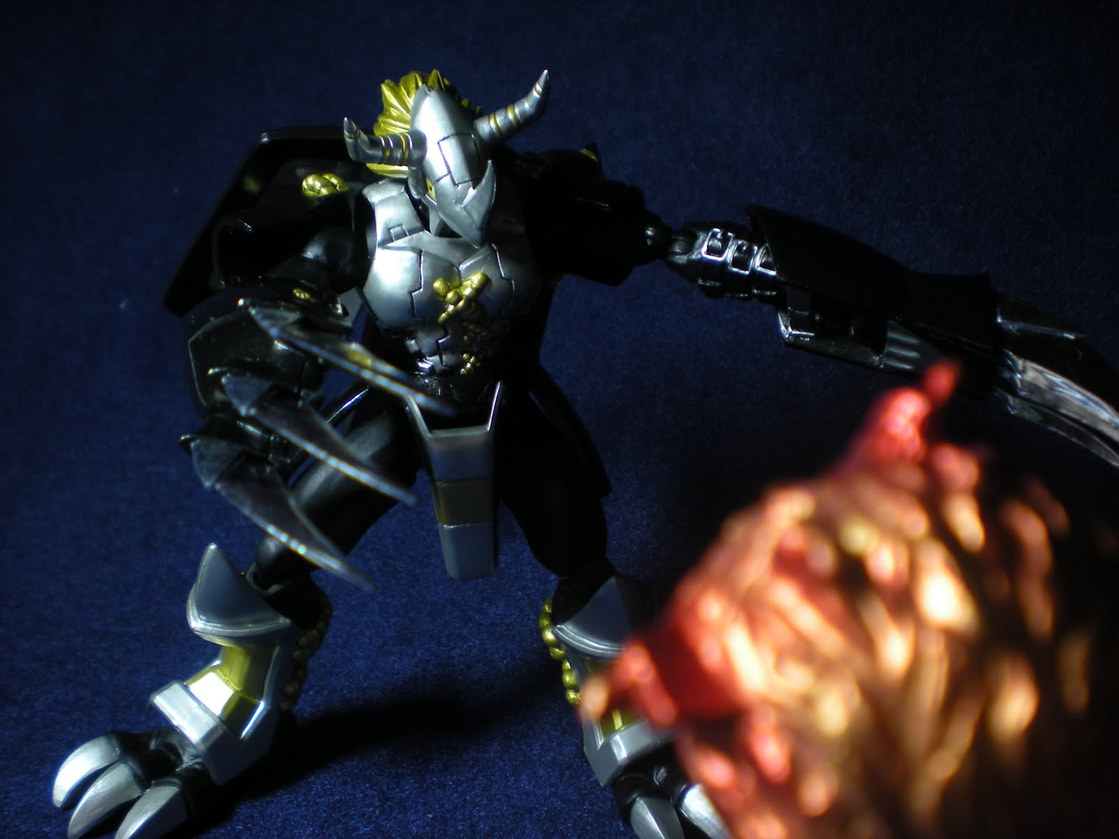 Review: [Bandai] D-Arts Black War Greymon | Night's Corner