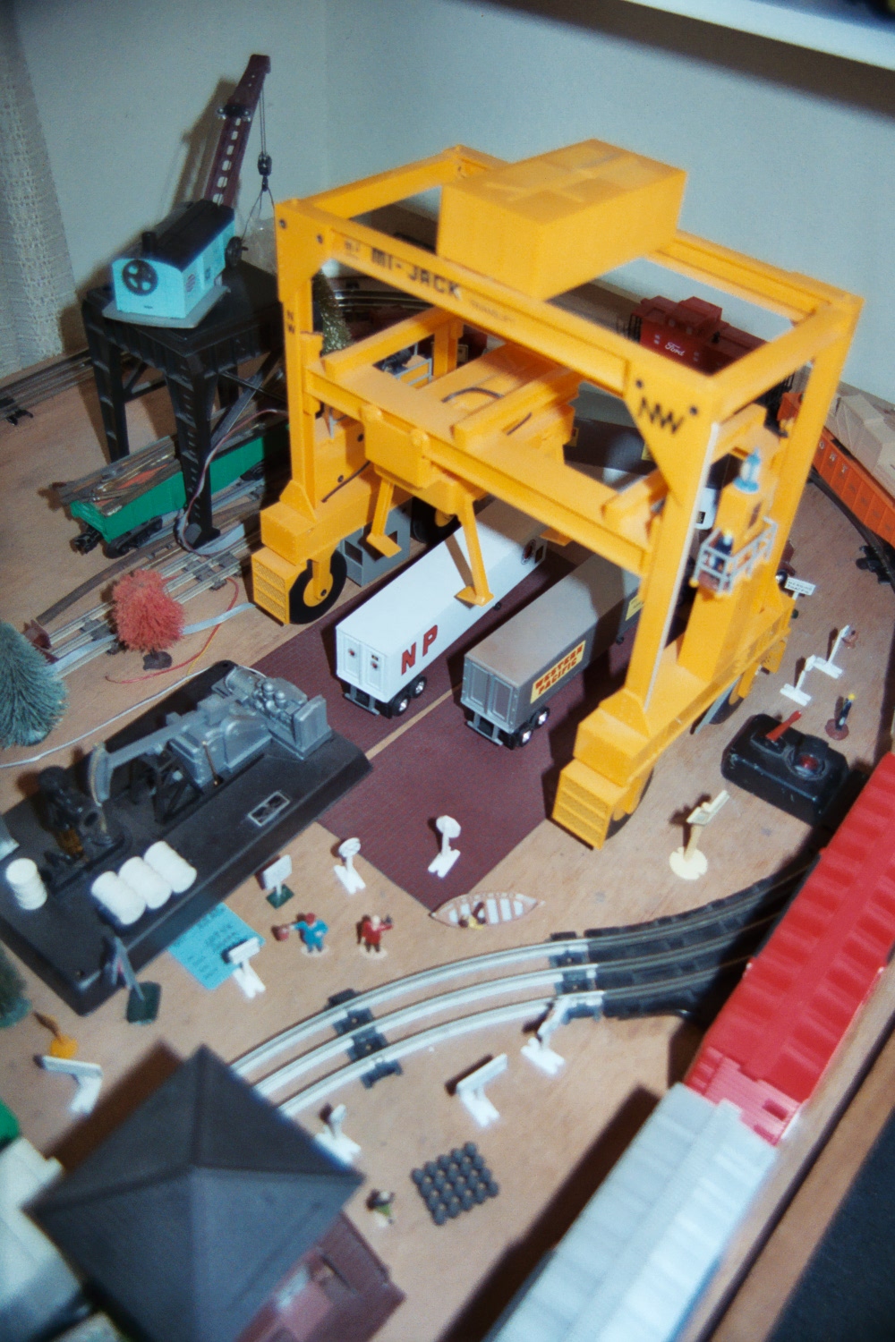 Toys and Stuff: TRAIN TIME: 'The Train Engineer' Hobby Shop Layout