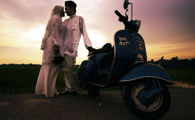 50 FOTO PREWEDDING ROMANTIS DENGAN VESPA