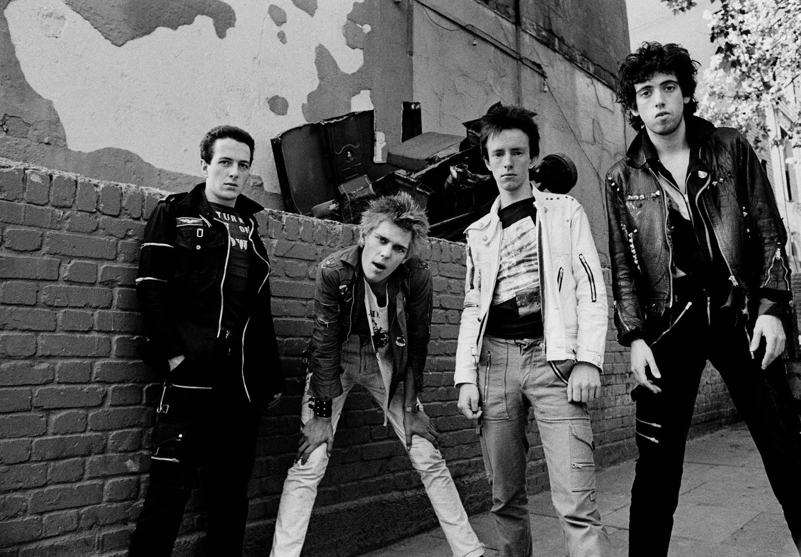 RETRO KIMMER'S BLOG: BBC NEEDS THE CLASH FANS FOR NEW INTERVIEW PROJECT!