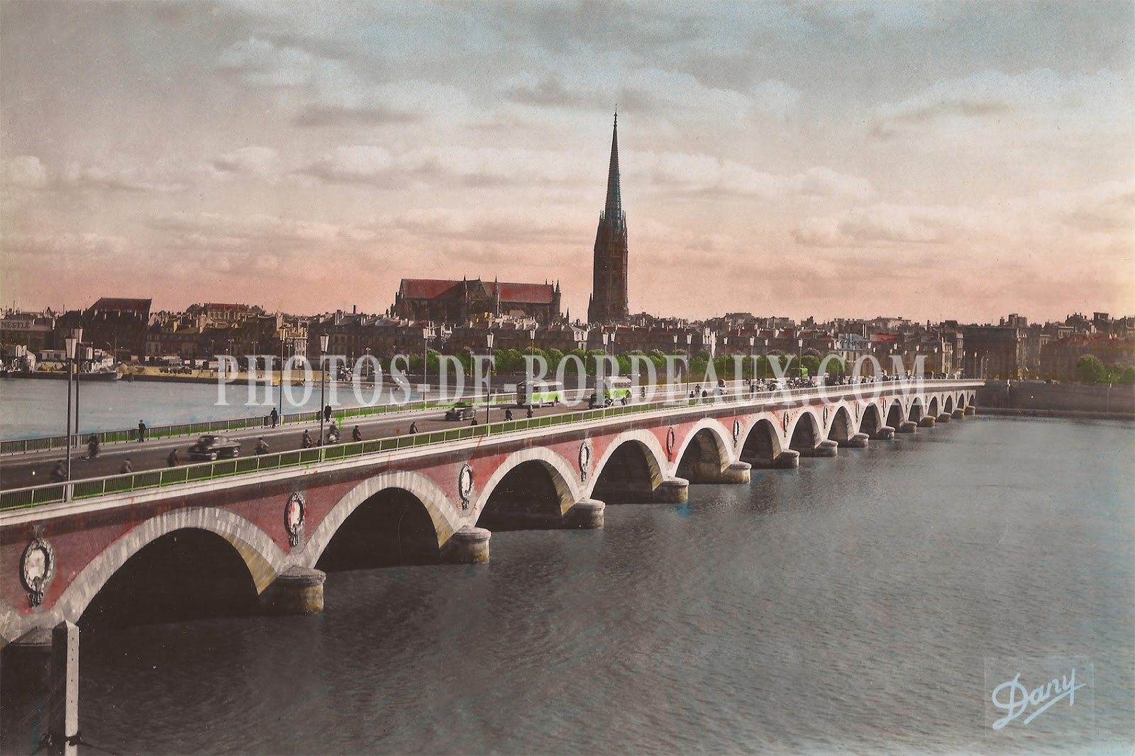 Pont de Pierre Bordeaux années 1940 en couleurs