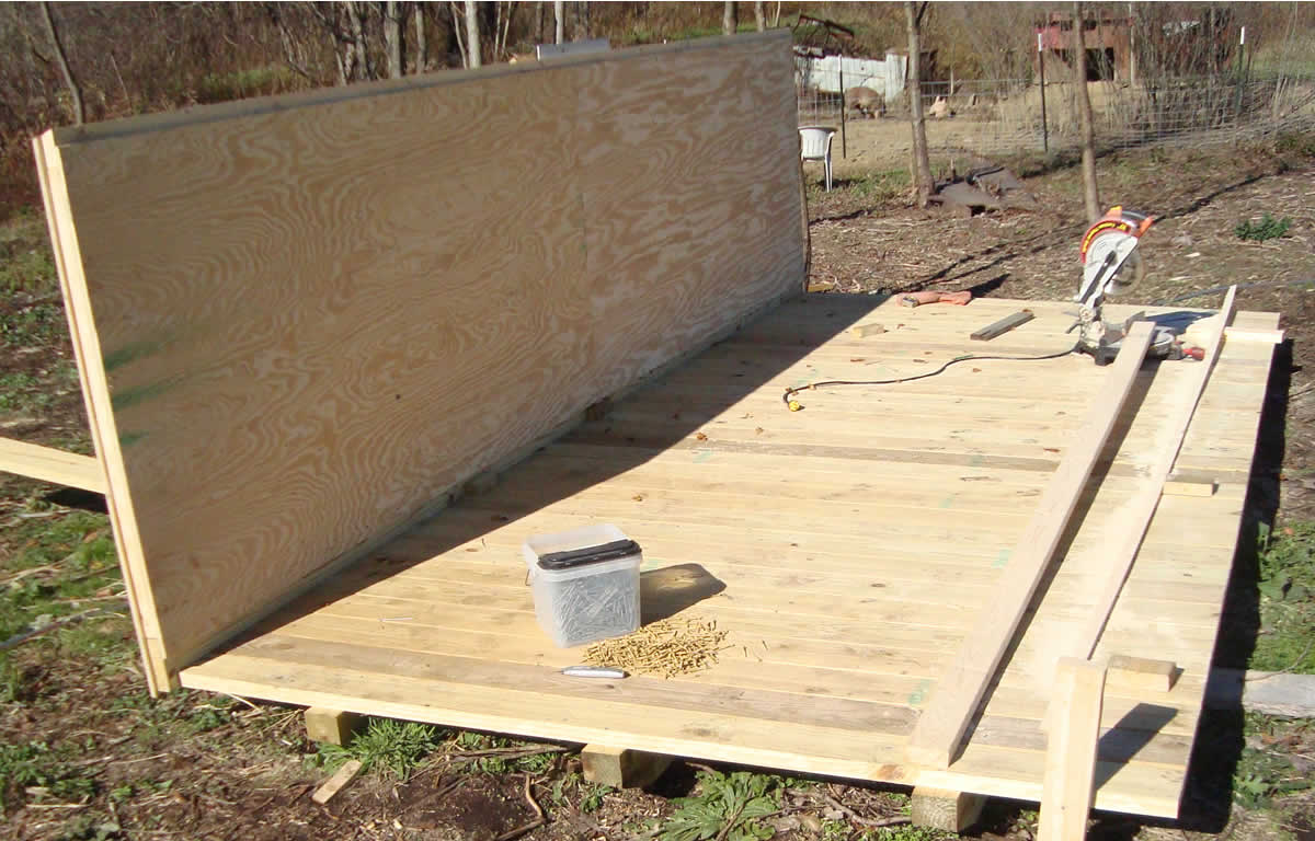 GOTHIC ROOF INSULATED FARROWING HUT