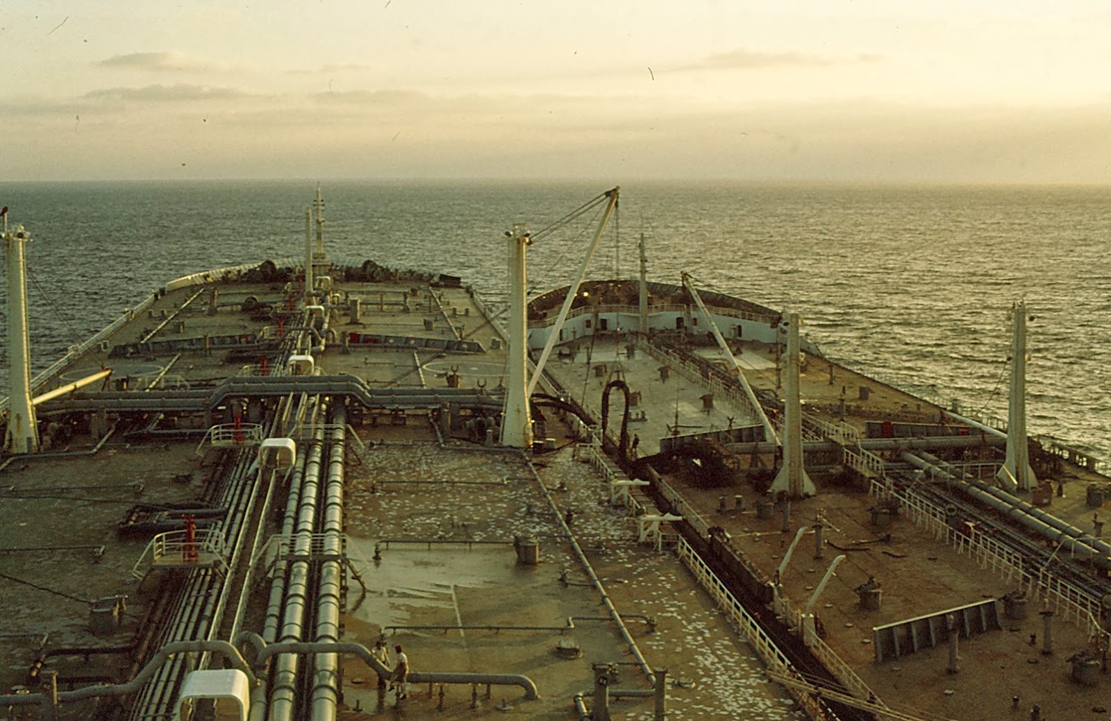 'ZIEN EN WETEN': MITRA S.S. SHELL TANKERS B.V. (DEEL 1-B)