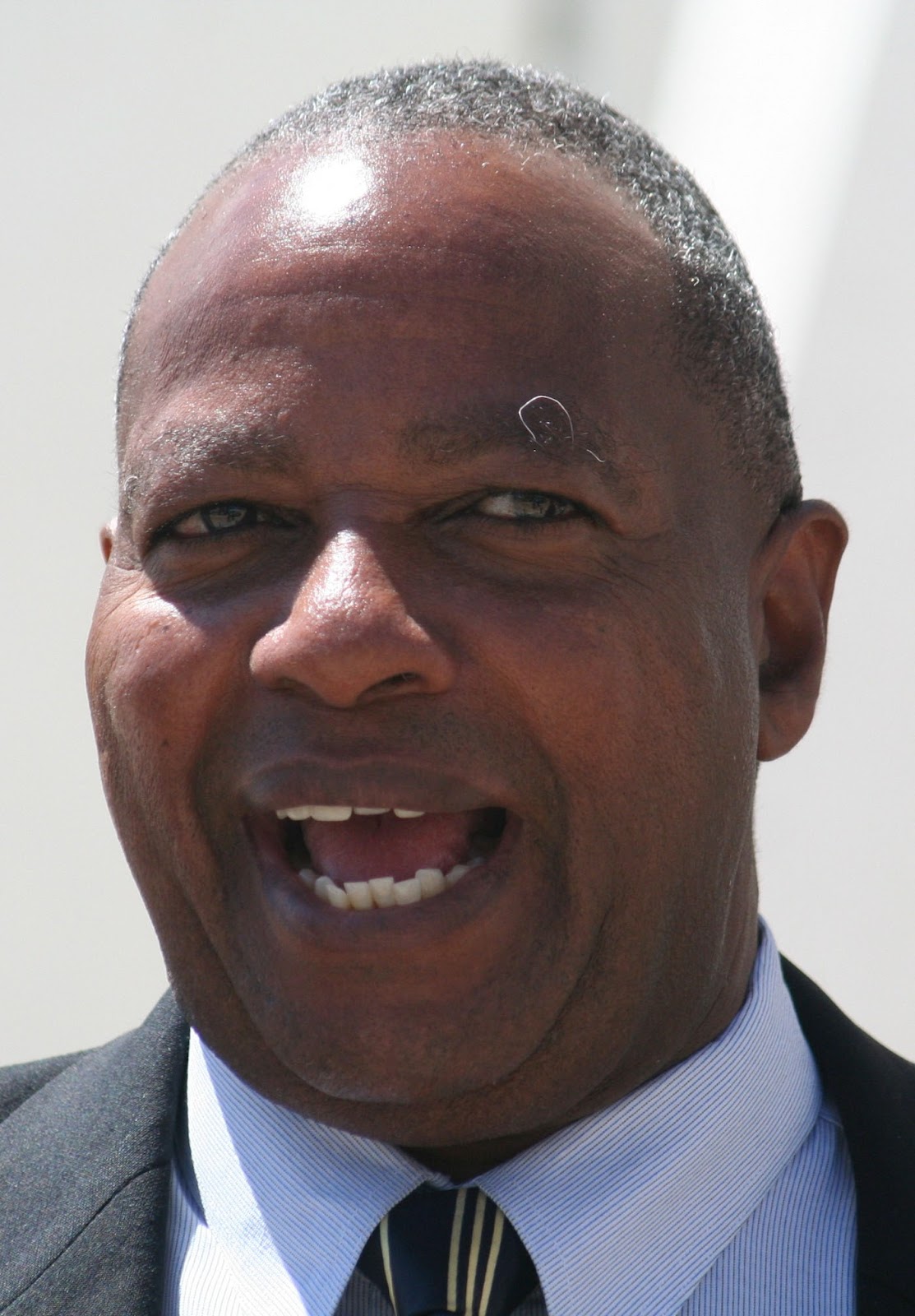 STRAIKA: MKE AMBURUZA KORTINI DK. SLAA AKIPINGA ASIMUOE JOSEPHINE ...