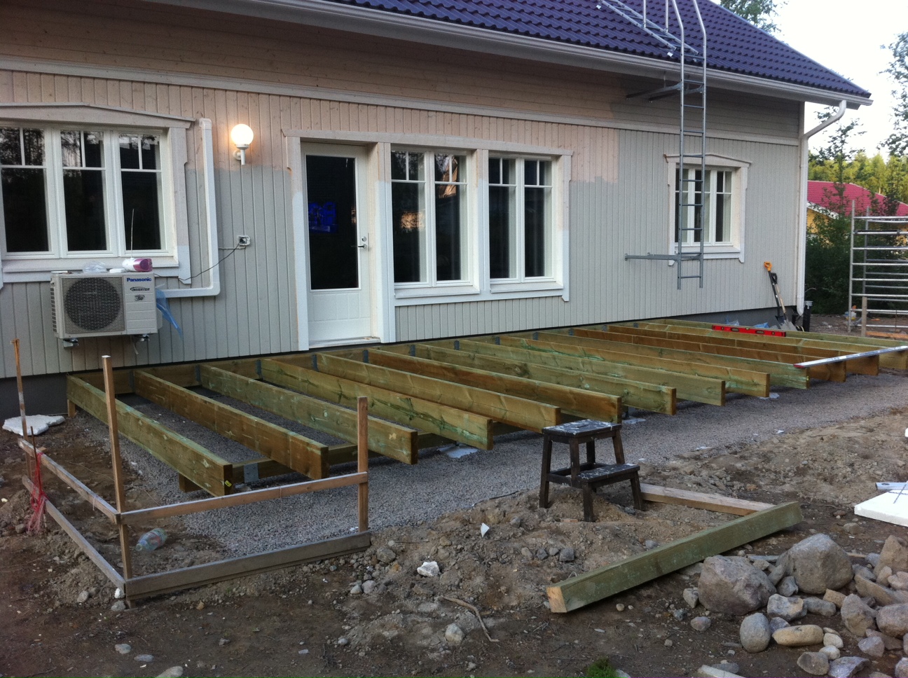 Helmitalo Hyvinkää: Terassi valokatteella