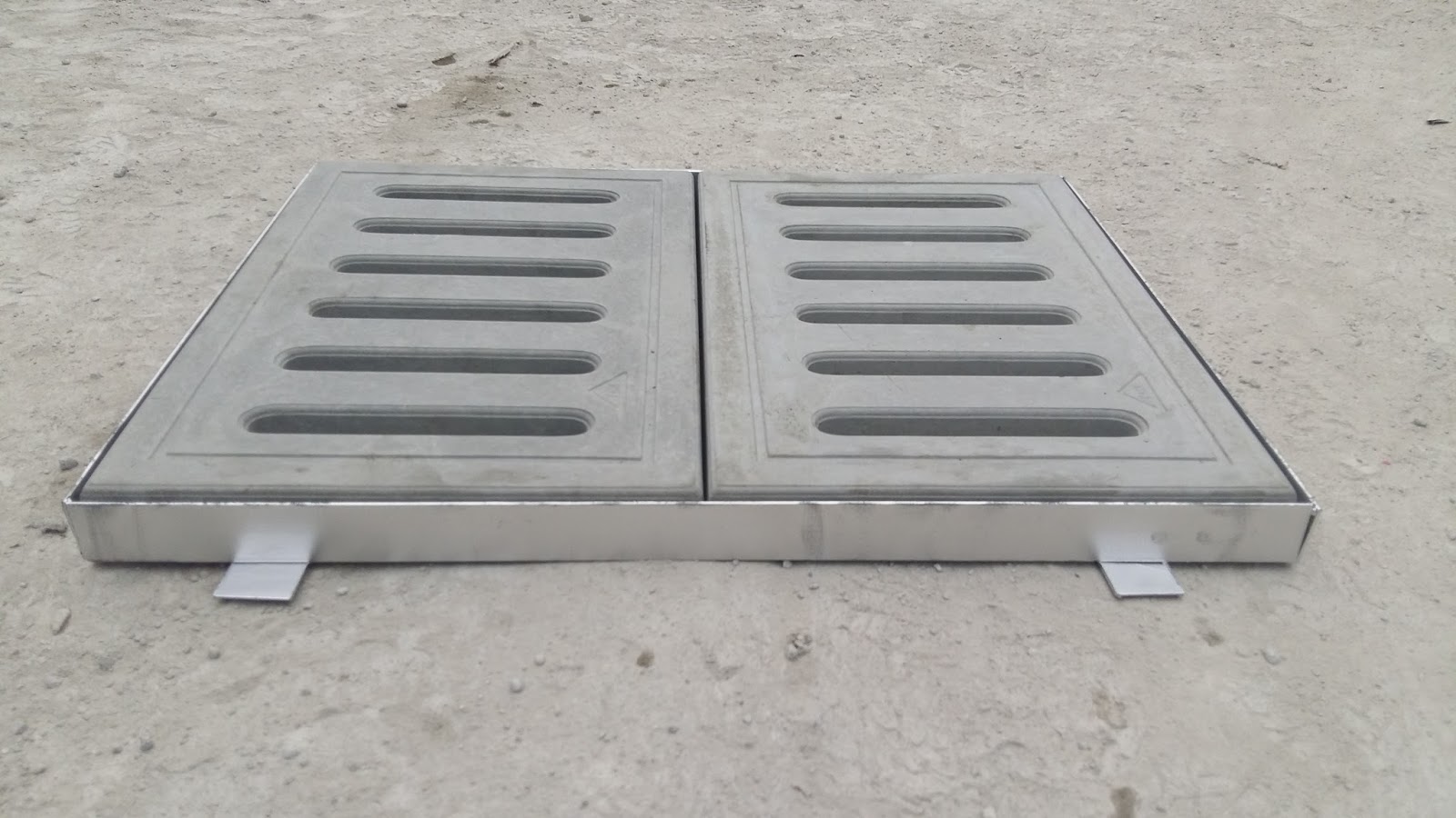PRECAST COMPRESSED SLAB / CONCRETE GRATING: COMPRESSED CONCRETE SLAB
