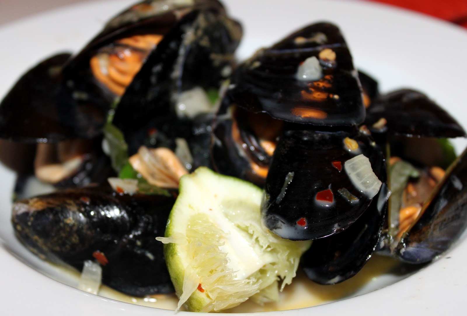 Domestic Divas Blog: Special Beer Pairing: Thai-Style Steamed Mussels ...
