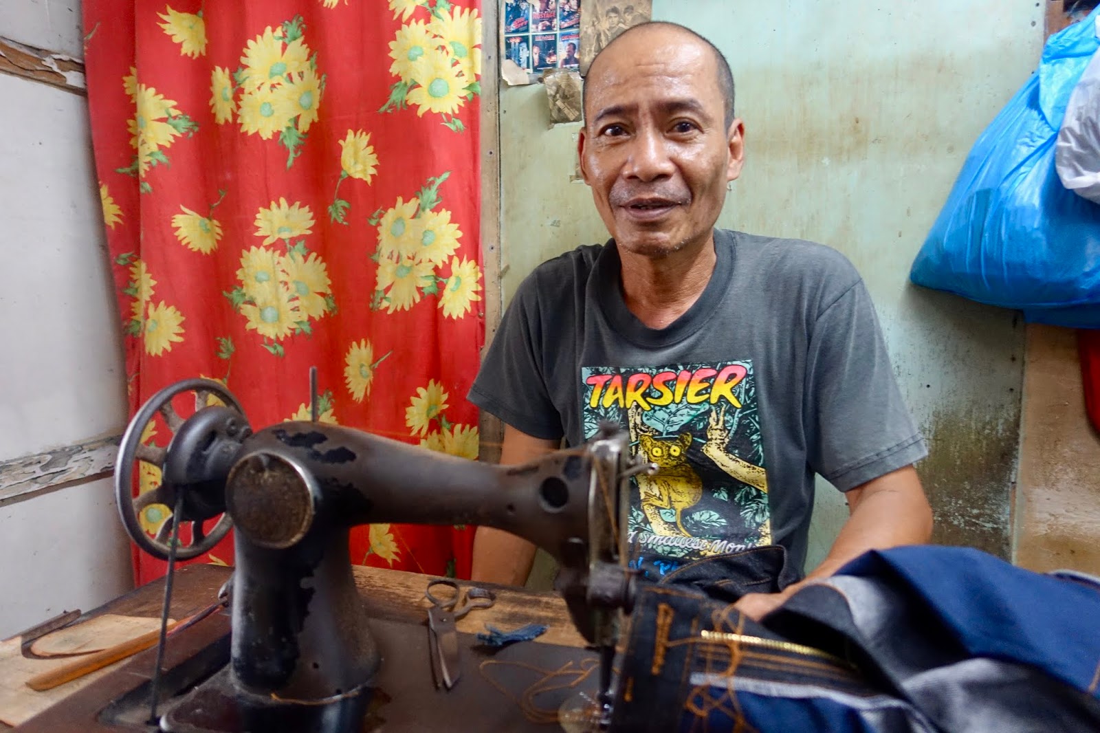 Adrian Yekkes: Picture Post 68 - Tagbilaran's Tailor and Barber Shop, a ...