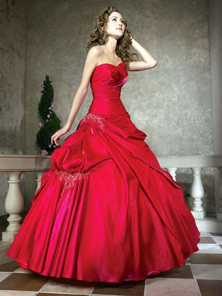 Coiffurete Dance: Robe de bal rouge