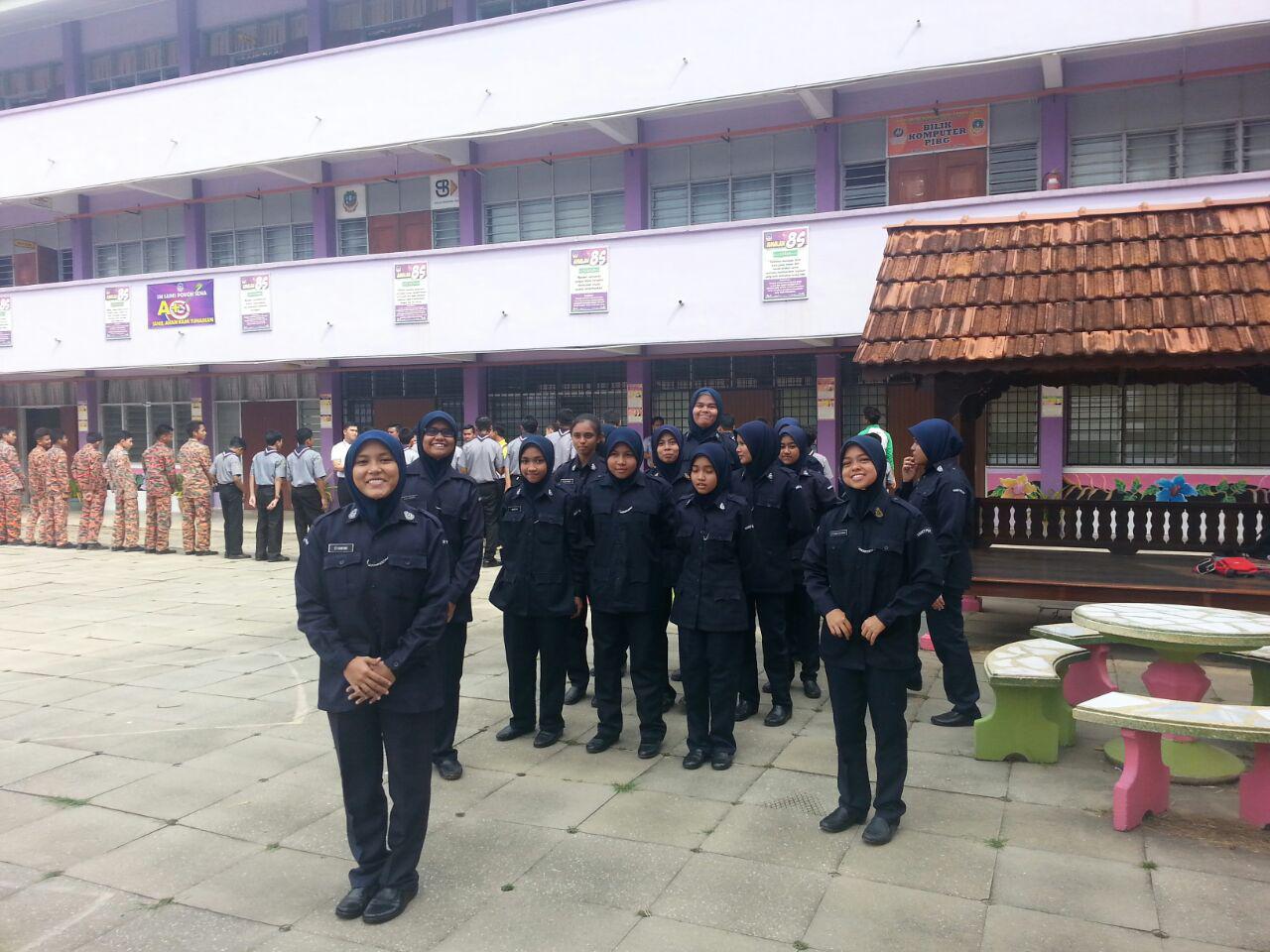 BLOG SAINA: Latihan Kawad Unit Uniform