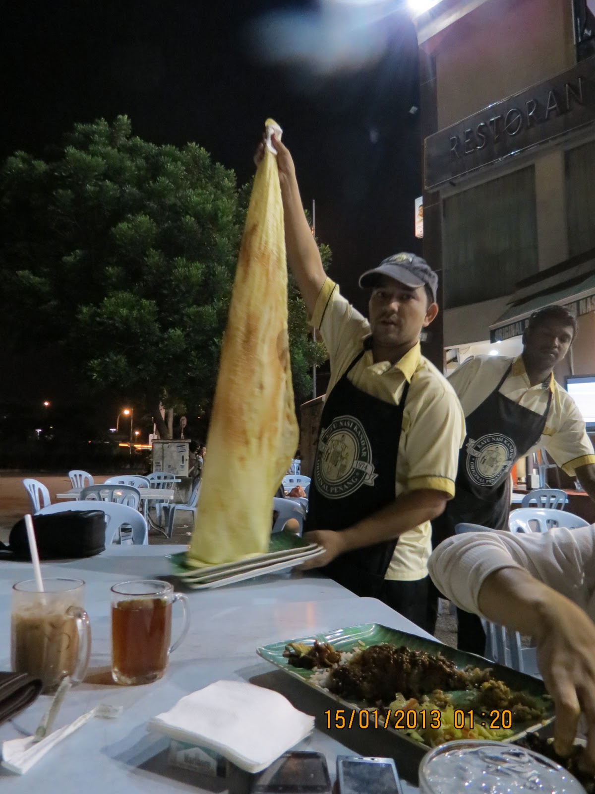 warna warni hidupku..............: Roti Tisu Giant, Betul-Betul Kayu.