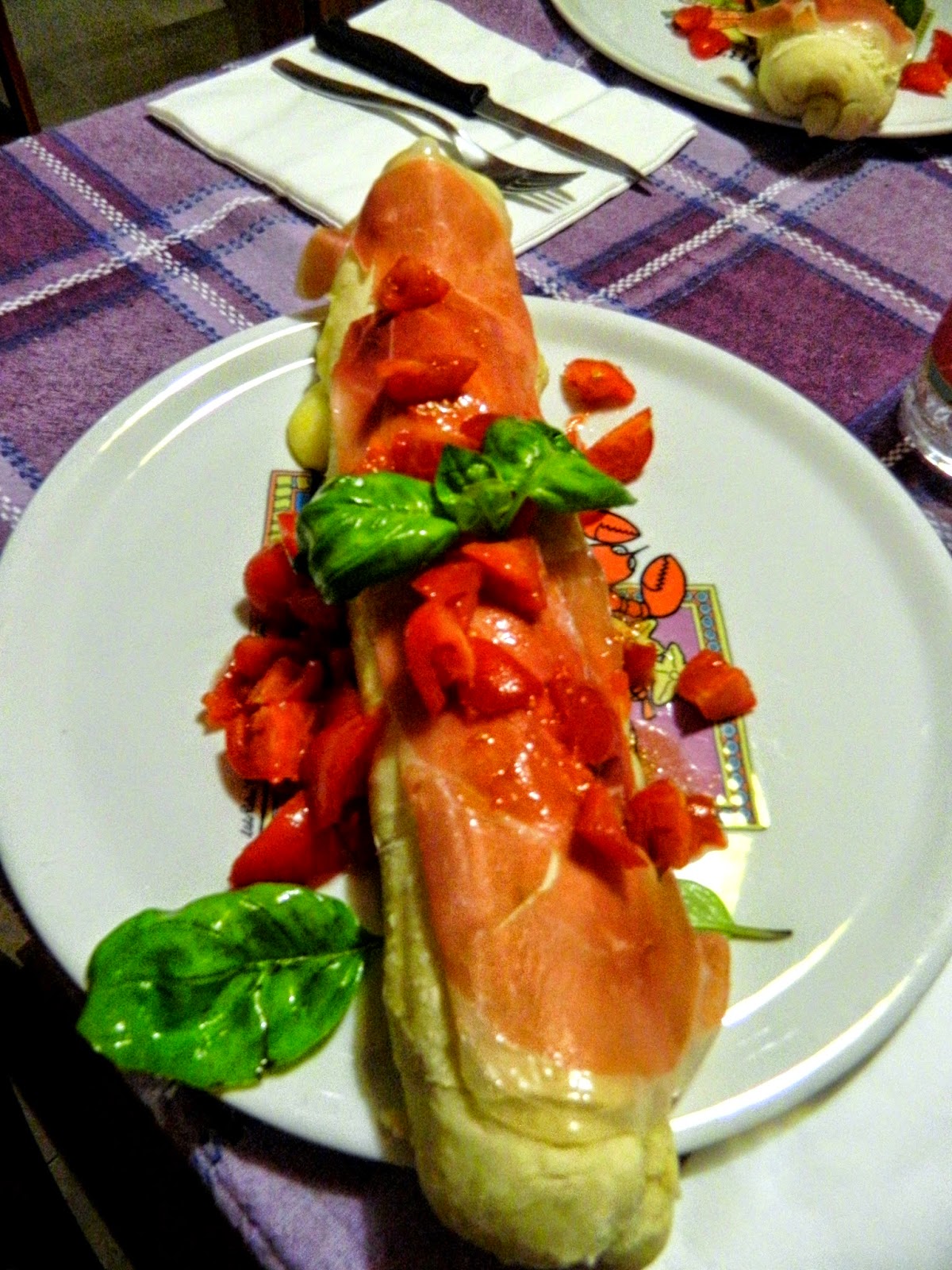 OLLY 2.0: TRONCHETTI DI PIZZA CON CRUDO E POMODORINI.