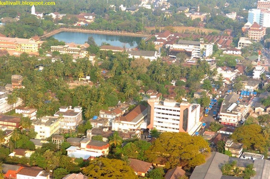 Jeevan's KALLI VALLI : Mananchira Square