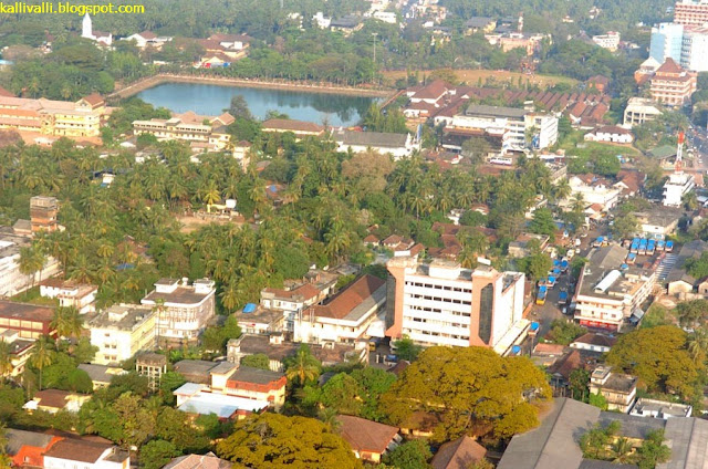 Jeevan's KALLI VALLI : Mananchira Square