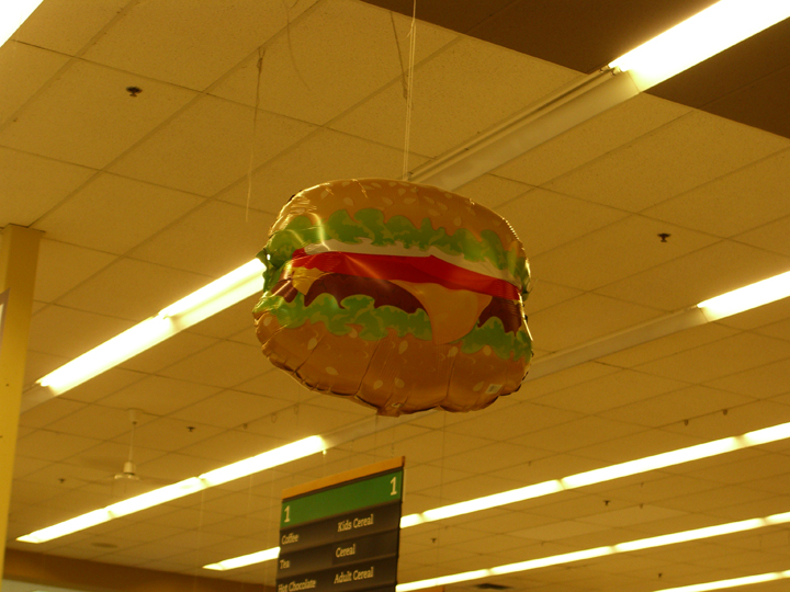 burgerblog: Burger Balloon in Aisle One