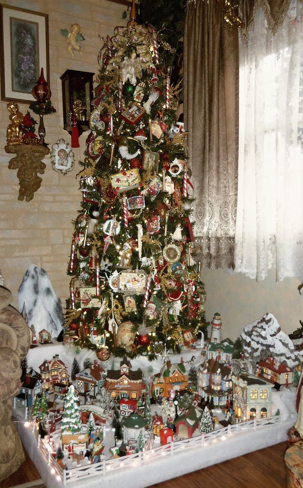 A DEBBIE-DABBLE CHRISTMAS: Victorian Style Christmas Tree, Village and ...