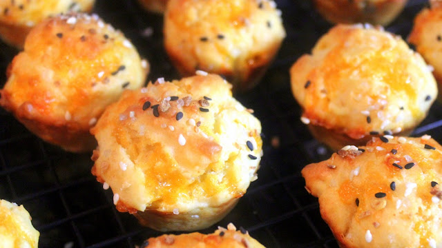 52 Ways to Cook: Loaded Cheddar Cheese Mini Muffins with Garlic and Sesame