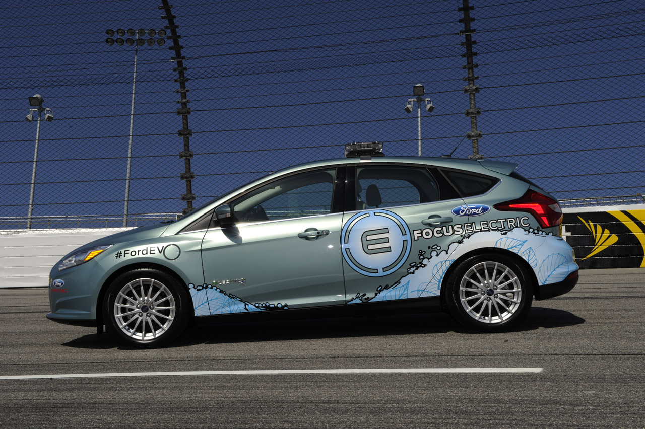 Ford Unveils Focus Electric Pace Car for NASCAR [VIDEO] | Electric ...