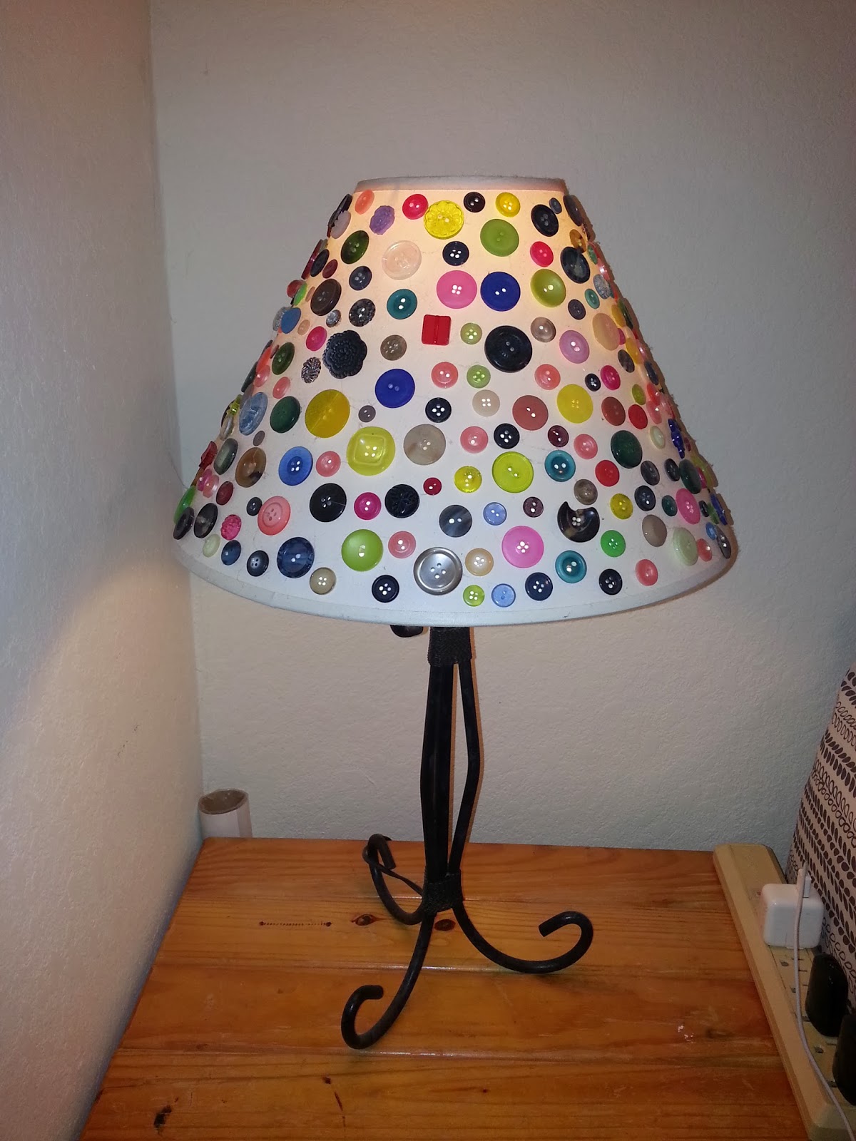 Girly Stuff: Button Lampshade
