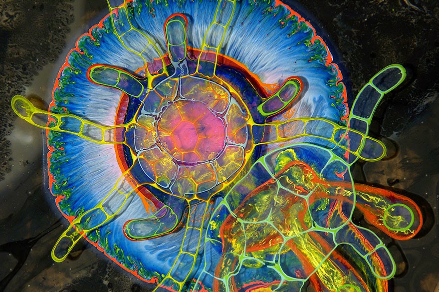 Artist Creates Psychedelic Art By Pouring Paint And Resin Onto A Canvas ...